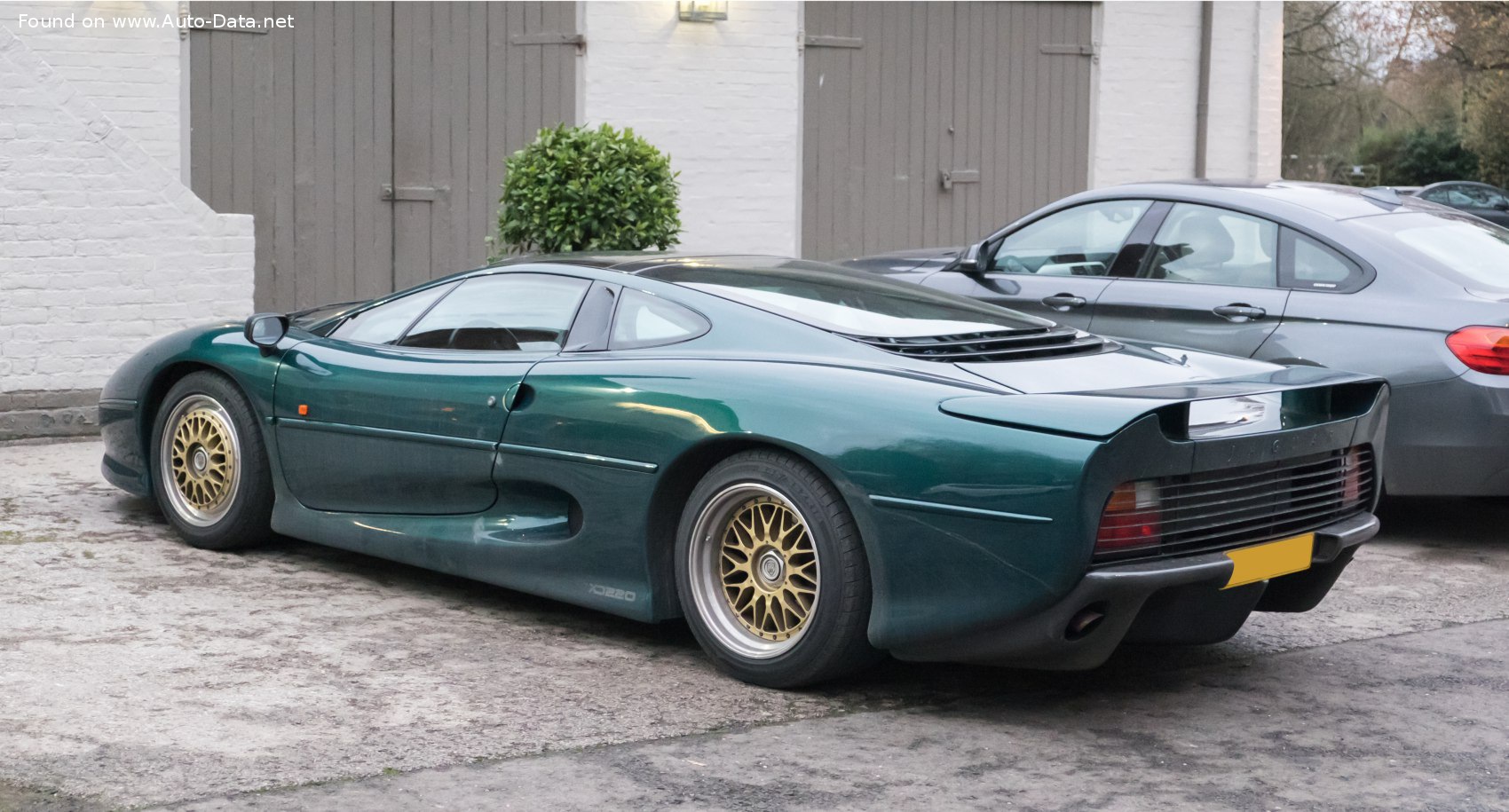 Jaguar XJ220 technical specifications and fuel economy